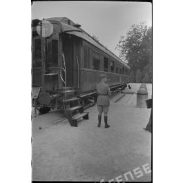 ImagesDéfense - Le général Charles Huntziger (commandant de la 2e armée ...