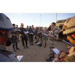 ImagesDéfense - Le colonel Bernard Thorette, chef de corps du 3e RIMa ...