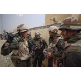 ImagesDéfense - Concertation entre officiers lors de la prise de la ...