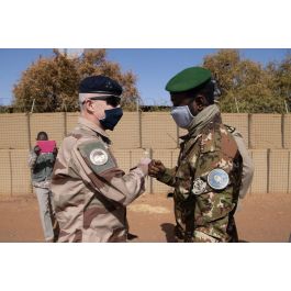 ImagesDéfense - Le général de division Marc Conruyt accueille le ...