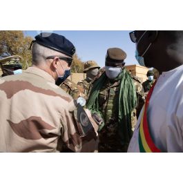 ImagesDéfense - Le général de division Marc Conruyt accueille un ...