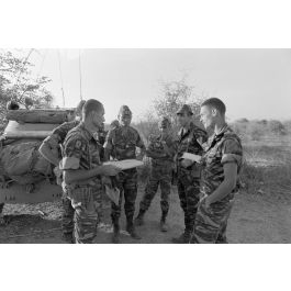 ImagesDéfense - Le lieutenant du 1er régiment de hussards parachutistes ...