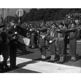 ImagesDéfense - Le défilé du 18 juin 1945 à Paris.