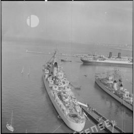 ImagesDéfense - Vue aérienne du port d'Alger.