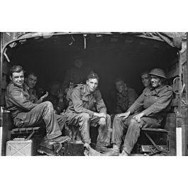 ImagesDéfense - Commandos canadiens capturés après le raid sur Dieppe ...