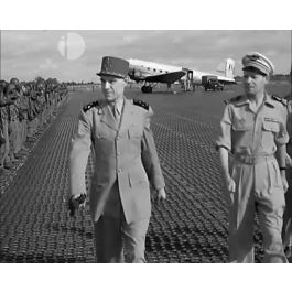 ImagesDéfense - Le général d'armée Paul Ely à Haiphong.