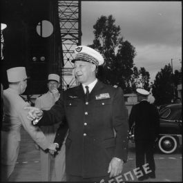 ImagesDéfense - Le général Challe sur la base aérienne de Maison Blanche.