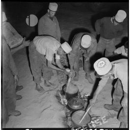 ImagesDéfense - Fort Flatters. Sahara. Campement de légionnaires.