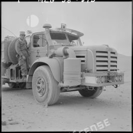 ImagesDéfense - Fort Flatters. Camion de la Légion étrangère.