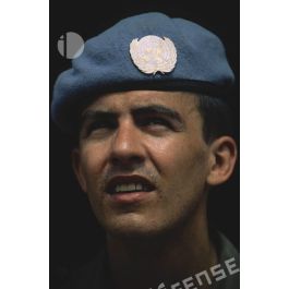 ImagesDéfense - Portrait d'un gendarme français regard vers le ciel ...