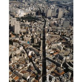 ImagesDéfense - Paris 13e. Rue de Tolbiac (de bas en haut).