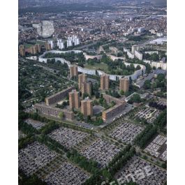 ImagesDéfense - Pantin (93). La cité des Courtillières, cimetière ...