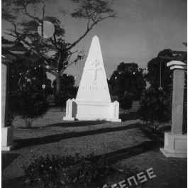 ImagesDéfense - République centrafricaine, Berbérati, 1944. Monument ...