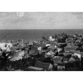 ImagesDéfense - Archipel des Comores, Anjouan, 1953. Ville de Domoni.