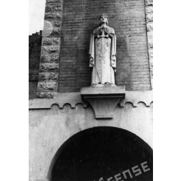 ImagesDéfense - République gabonaise, Port-Gentil, 1942. Statue de ...