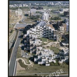 ImagesDéfense - Evry (91). Gros plan sur le quartier des Pyramides Evry I.