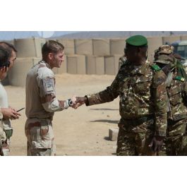 ImagesDéfense - Le capitaine Florent accueille le général de brigade ...