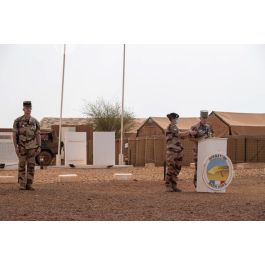 ImagesDéfense - Le général de division Marc Conruyt lit l'ordre du jour ...