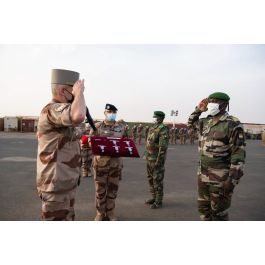 ImagesDéfense - Le général de division Marc Conruyt remet la médaille d ...