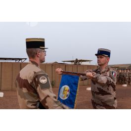 ImagesDéfense - Le lieutenant-colonel Raphaël Le Flohic récupère le ...