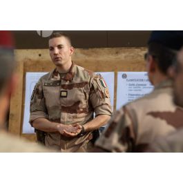 ImagesDéfense - Un commandant d'unité du 3e régiment d'infanterie de ...