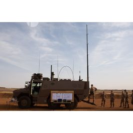 ImagesDéfense - Présentation du matériel de communication d'un véhicule ...
