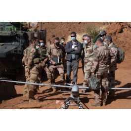 ImagesDéfense - Présentation du système de mini drone de reconnaissance ...