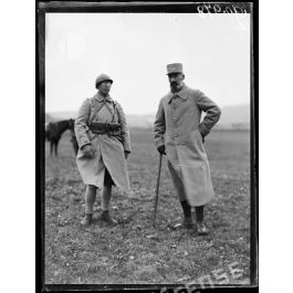 ImagesDéfense - Moyen, le général de Bazelaire et son fils. [légende d ...