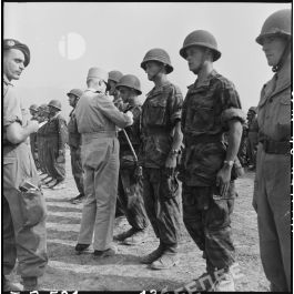 ImagesDéfense - Le général Navarre, commandant en chef en Indochine ...