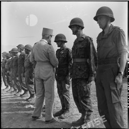 ImagesDéfense - Le général Navarre, commandant en chef en Indochine ...