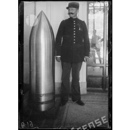 ImagesDéfense - Obus de 400. [légende d'origine]