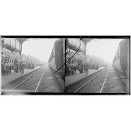 ImagesDéfense - Evian-les-Bains, retour des rapatriés. L'arrivée du ...