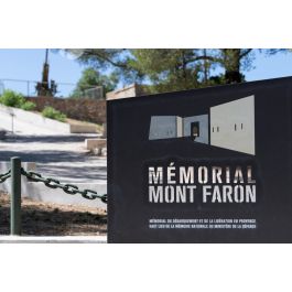 ImagesDéfense - Plaque indicative à l'entrée du mémorial du ...