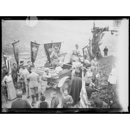 ImagesDéfense - Neveska. Le roi de Grèce félicite le maire. [légende d ...