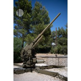 ImagesDéfense - Exposition d'un canon antiaérien américain de type 90 ...
