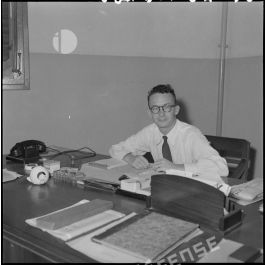 ImagesDéfense - Monsieur Delvert proviseur du lycée Descartes.