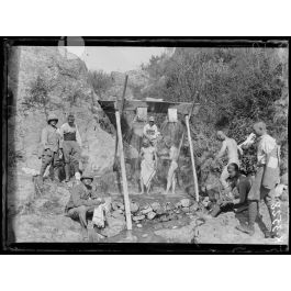 ImagesDéfense - Près Dragomir. Le ravin où le 1e R.M.A. [RAM] a ...