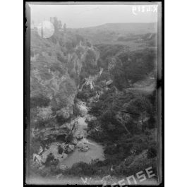 ImagesDéfense - Le ravin de Verria. [légende d'origine]