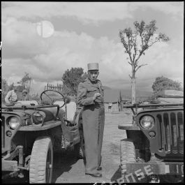 ImagesDéfense - Le général Navarre, commandant en chef en Indochine, au ...