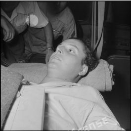 ImagesDéfense - Reporter-cinéaste Lebon à son arrivée à Tan Son Nhut ...