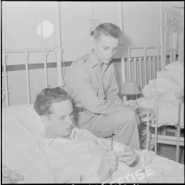 ImagesDéfense - Le cameraman André Lebon, blessé à Diên Biên Phu, s ...