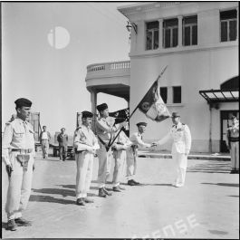 ImagesDéfense - Poignée de main entre le général de corps d'armée ...