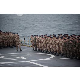ImagesDéfense - Le colonel Bruno Bert passe les soldats du groupement ...