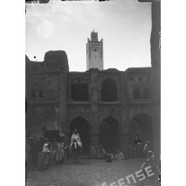ImagesDéfense - 659. Zenaga. Entrée de la mosquée. 2e vue. [légende d ...