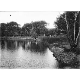 ImagesDéfense - 1342. Djebel Ouache. Un coin du lac. [légende d'origine]