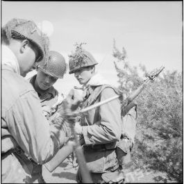 ImagesDéfense - Le colonel Marcel Bigeard et le commando Georges dans ...