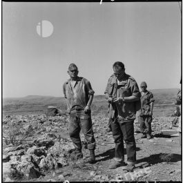 ImagesDéfense - Visite de Jean Lartéguy au colonel Bigeard ...