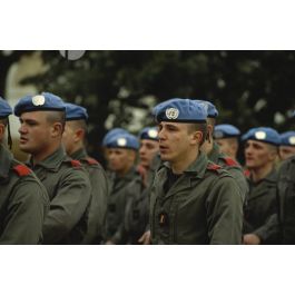 ImagesDéfense - Plan rapproché sur des casques bleus du 1er régiment d ...