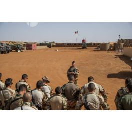 ImagesDéfense - Le lieutenant adjoint au chef du DLAO 1 (détachement de ...