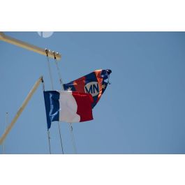 ImagesDéfense - Le pavillon français et celui de la compagnie maritime ...